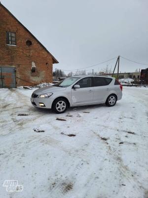 Grey Kia Ceed 2010 in Kelme, with an engine capacity of 1.60 L and mileage of 242 thousand km for 2150 €, photo 2 on AUTOMOTO.COM.LV