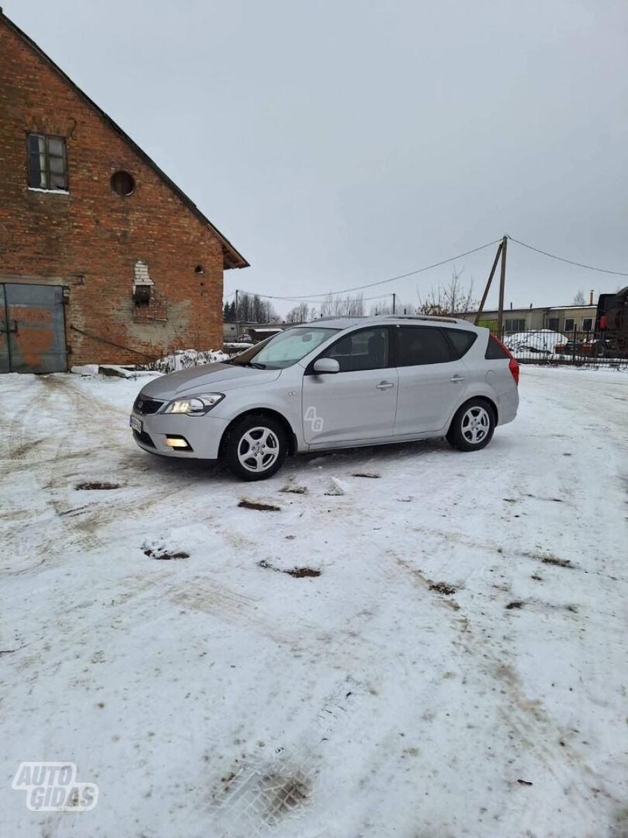 Grey Kia Ceed 2010 in Kelme, with an engine capacity of 1.60 L and mileage of 242 thousand km for 2150 €, photo 2 on AUTOMOTO.COM.LV