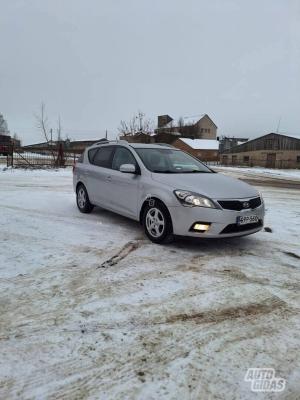 Grey Kia Ceed 2010 in Kelme, with an engine capacity of 1.60 L and mileage of 242 thousand km for 2150 €, photo 4 on AUTOMOTO.COM.LV