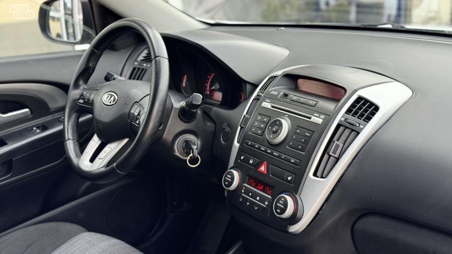 Pelēks Kia Ceed 2010 Radviliškis, ar dzinēja tilpumu 1.60 L un nobraukumu 292 tūkst. km par 3650 €, foto 15 vietnē AUTOMOTO.COM.LV