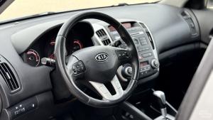Grey Kia Ceed 2010 in Radviliskis, with an engine capacity of 1.60 L and mileage of 292 thousand km for 3650 €, photo 14 on AUTOMOTO.COM.LV