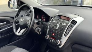 Grey Kia Ceed 2010 in Radviliskis, with an engine capacity of 1.60 L and mileage of 292 thousand km for 3650 €, photo 15 on AUTOMOTO.COM.LV