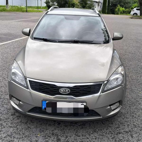 Pelēks Kia Ceed 2010 Kauņa, ar dzinēja tilpumu 1.58 L un nobraukumu 202 tūkst. km par 1200 €, foto 1 vietnē AUTOMOTO.COM.LV