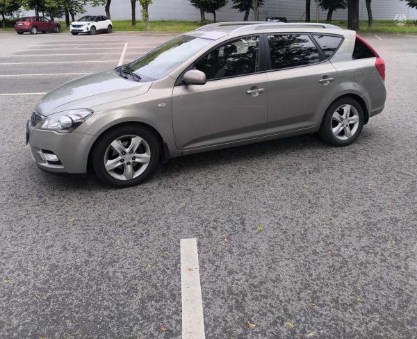 Pelēks Kia Ceed 2010 Kauņa, ar dzinēja tilpumu 1.58 L un nobraukumu 202 tūkst. km par 1200 €, foto 2 vietnē AUTOMOTO.COM.LV