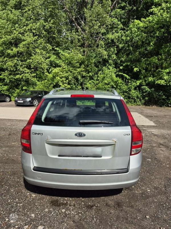 Grey Kia Ceed 2010 in Vilnius, with an engine capacity of 1.58 L and mileage of 300 thousand km for 900 €, photo 5 on AUTOMOTO.COM.LV