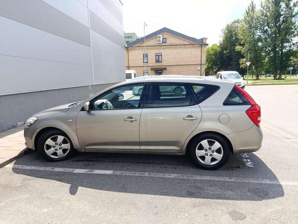 Pelēks Kia Ceed 2010 Viļņa, ar dzinēja tilpumu 1.58 L un nobraukumu 538 tūkst. km par 990 €, foto 1 vietnē AUTOMOTO.COM.LV