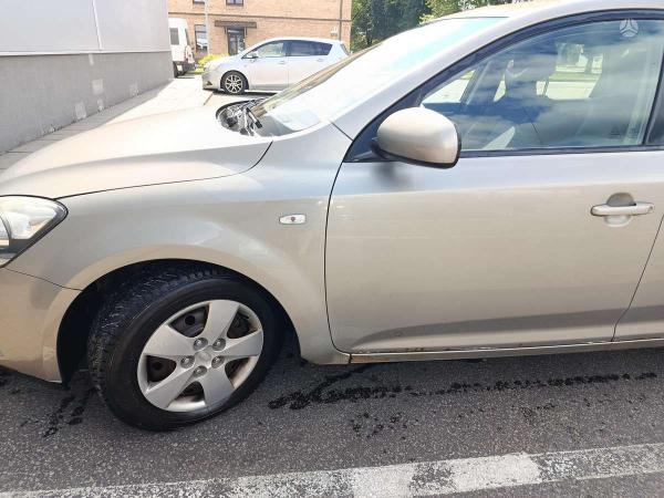 Pelēks Kia Ceed 2010 Viļņa, ar dzinēja tilpumu 1.58 L un nobraukumu 538 tūkst. km par 990 €, foto 3 vietnē AUTOMOTO.COM.LV