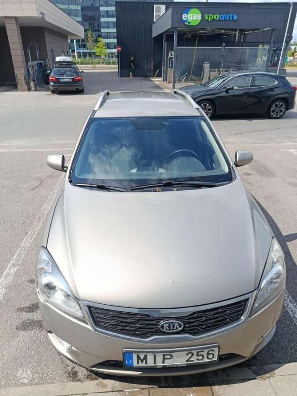 Pelēks Kia Ceed 2010 Viļņa, ar dzinēja tilpumu 1.58 L un nobraukumu 538 tūkst. km par 990 €, foto 6 vietnē AUTOMOTO.COM.LV