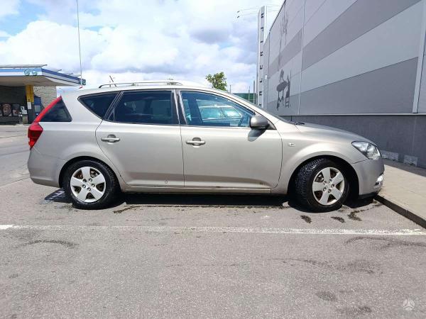 Pelēks Kia Ceed 2010 Viļņa, ar dzinēja tilpumu 1.58 L un nobraukumu 538 tūkst. km par 990 €, foto 8 vietnē AUTOMOTO.COM.LV