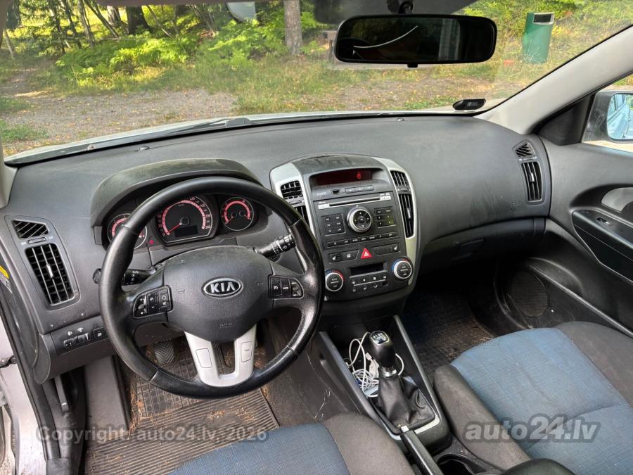 Grey Kia Ceed 2010 in Tallinn, with an engine capacity of 0.00 L and mileage of 325 thousand km for 1990 €, photo 6 on AUTOMOTO.COM.LV