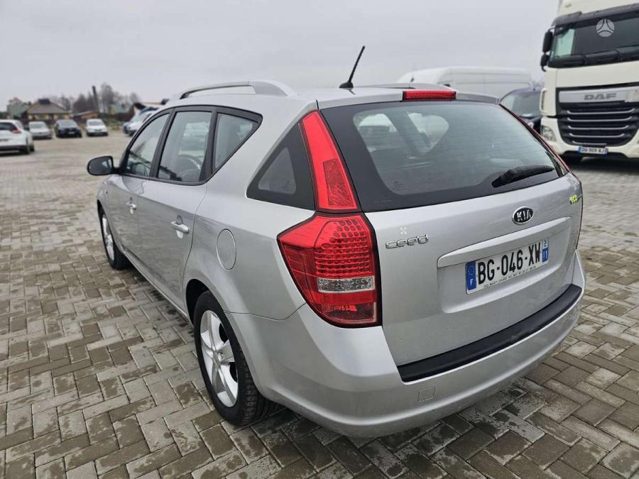 Grey Kia Ceed 2011 in Taurage, with an engine capacity of 1.60 L and mileage of 285 thousand km for 2400 €, photo 5 on AUTOMOTO.COM.LV