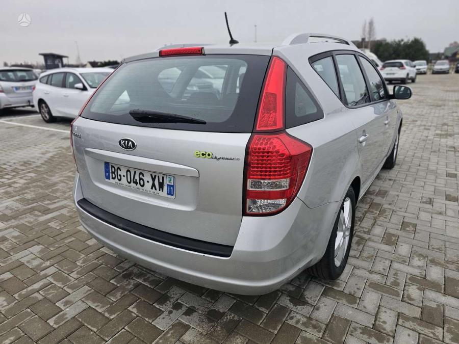 Grey Kia Ceed 2011 in Taurage, with an engine capacity of 1.60 L and mileage of 285 thousand km for 2400 €, photo 6 on AUTOMOTO.COM.LV