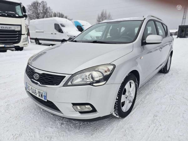 Grey Kia Ceed 2011 in Taurage, with an engine capacity of 1.60 L and mileage of 285 thousand km for 2400 €, photo 2 on AUTOMOTO.COM.LV