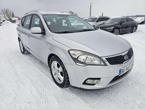 Grey Kia Ceed 2011 in Taurage, with an engine capacity of 1.60 L and mileage of 285 thousand km for 2400 €, photo 3 on AUTOMOTO.COM.LV