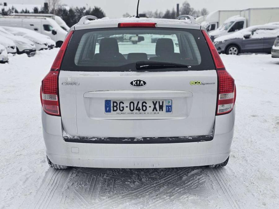 Pelēks Kia Ceed 2011 Tauragė, ar dzinēja tilpumu 1.60 L un nobraukumu 285 tūkst. km par 2400 €, foto 4 vietnē AUTOMOTO.COM.LV