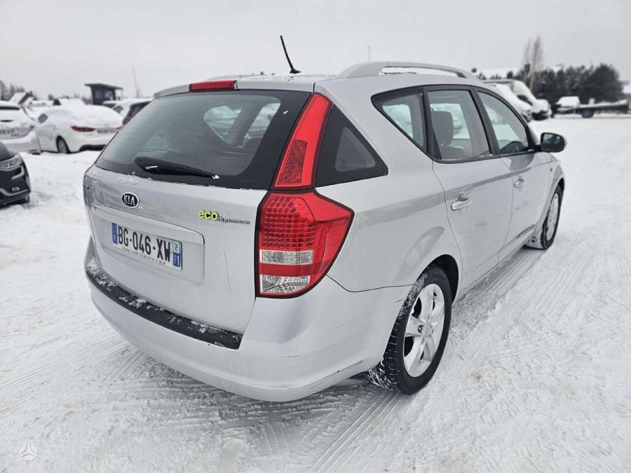 Pelēks Kia Ceed 2011 Tauragė, ar dzinēja tilpumu 1.60 L un nobraukumu 285 tūkst. km par 2400 €, foto 5 vietnē AUTOMOTO.COM.LV