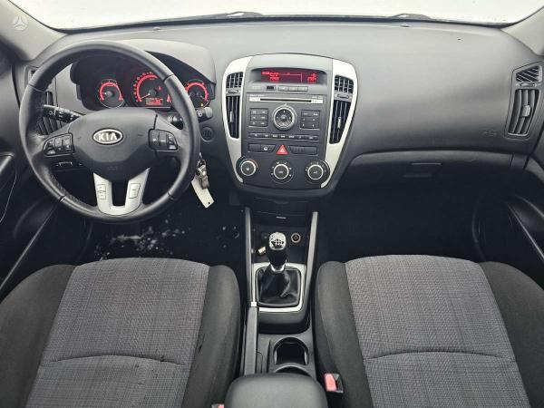 Grey Kia Ceed 2011 in Taurage, with an engine capacity of 1.60 L and mileage of 285 thousand km for 2400 €, photo 6 on AUTOMOTO.COM.LV