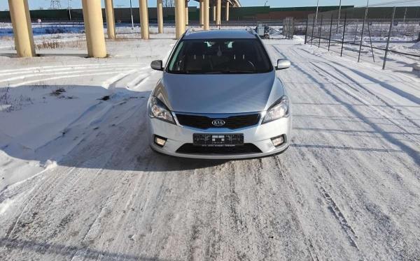 Grey Kia Ceed 2011 in Marijampole, with an engine capacity of 1.40 L and mileage of 186 thousand km for 2699 €, photo 1 on AUTOMOTO.COM.LV