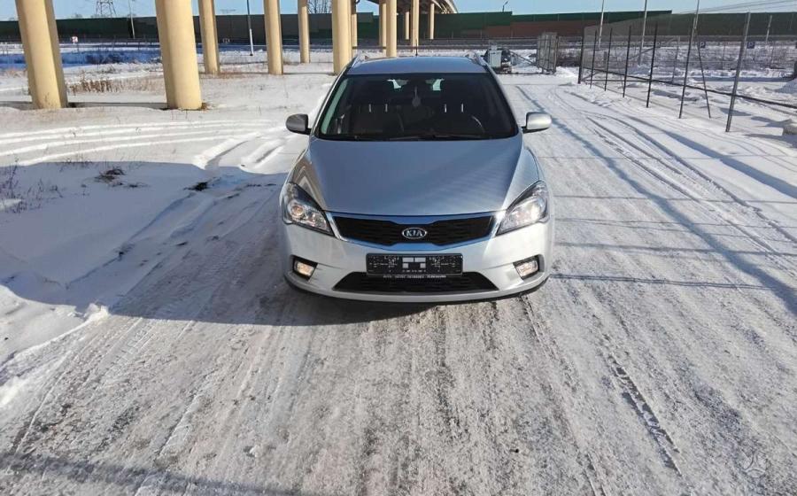 Grey Kia Ceed 2011 in Marijampole, with an engine capacity of 1.40 L and mileage of 186 thousand km for 2699 €, photo 1 on AUTOMOTO.COM.LV