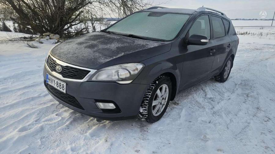 Grey Kia Ceed 2011 in Marijampole, with an engine capacity of 1.59 L and mileage of 260 thousand km for 1450 €, photo 2 on AUTOMOTO.COM.LV