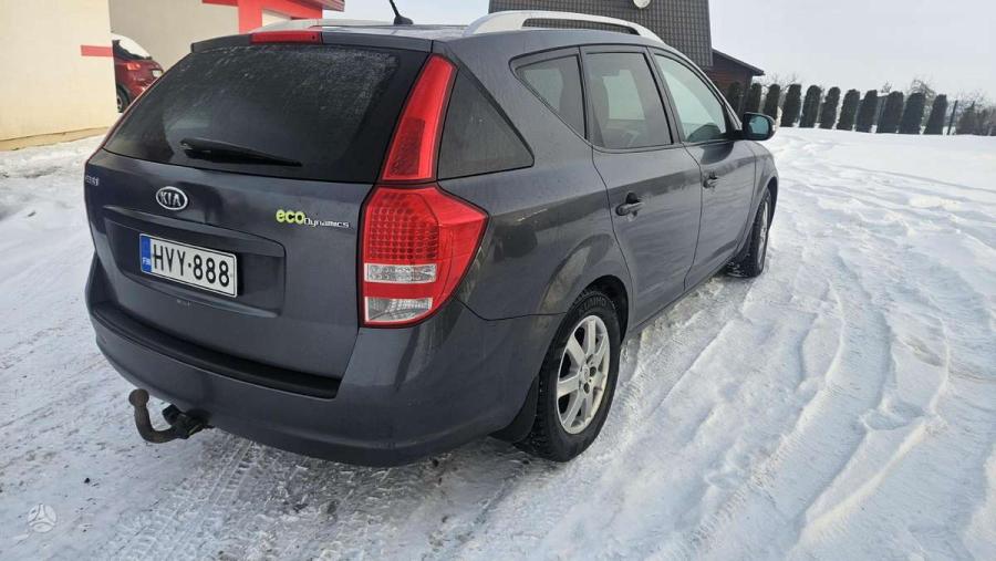 Grey Kia Ceed 2011 in Marijampole, with an engine capacity of 1.59 L and mileage of 260 thousand km for 1450 €, photo 3 on AUTOMOTO.COM.LV