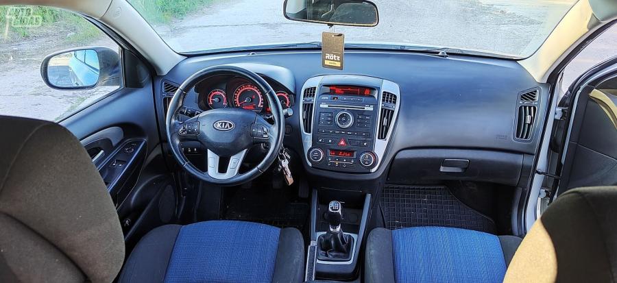 Grey Kia Ceed 2011 in Vilnius, with an engine capacity of 1.60 L and mileage of 29 thousand km for 2300 €, photo 10 on AUTOMOTO.COM.LV