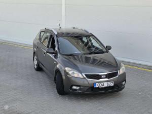 Grey Kia Ceed 2011 in Klaipeda, with an engine capacity of 1.58 L and mileage of 318 thousand km for 1750 €, photo  on AUTOMOTO.COM.LV