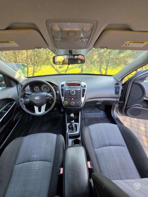 Grey Kia Ceed 2011 in Klaipeda, with an engine capacity of 1.58 L and mileage of 318 thousand km for 1750 €, photo 5 on AUTOMOTO.COM.LV