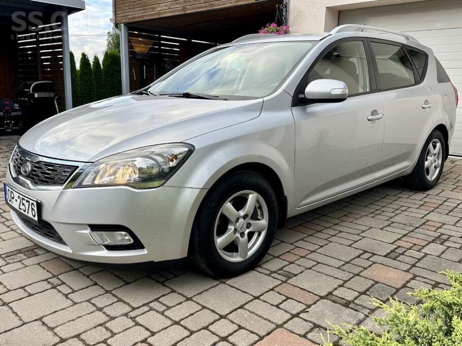 Grey Kia Ceed 2011 in Riga, with an engine capacity of 1.60 L and mileage of 251 thousand km for 3950 €, photo 1 on AUTOMOTO.COM.LV