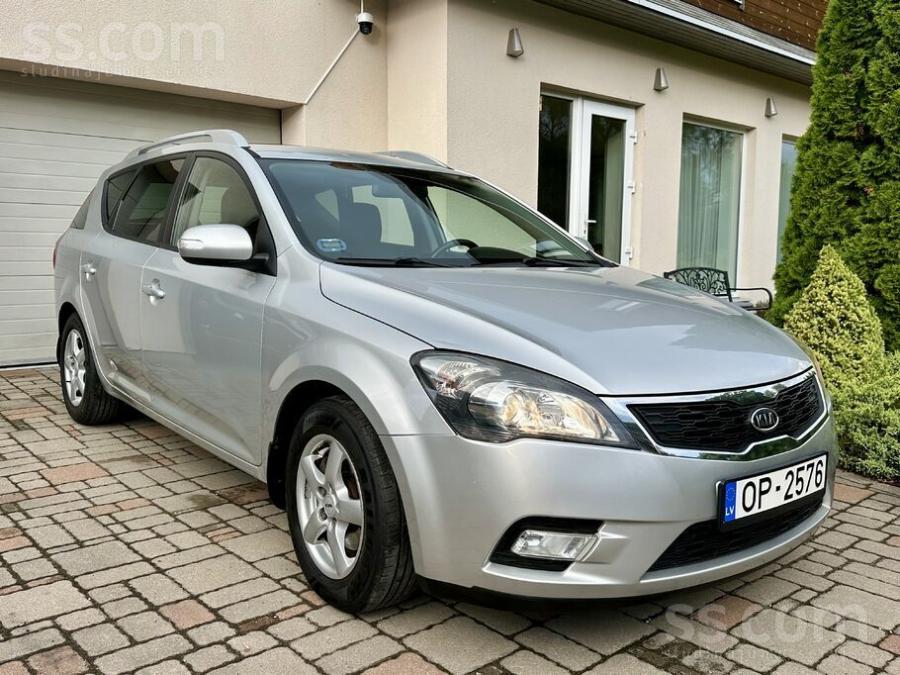 Grey Kia Ceed 2011 in Riga, with an engine capacity of 1.60 L and mileage of 251 thousand km for 3950 €, photo 3 on AUTOMOTO.COM.LV