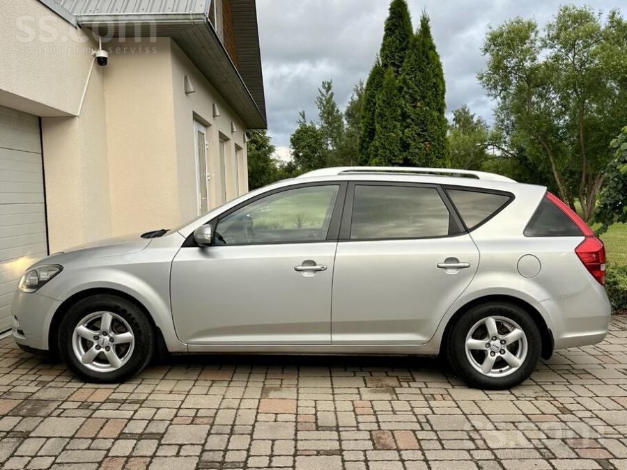 Grey Kia Ceed 2011 in Riga, with an engine capacity of 1.60 L and mileage of 251 thousand km for 3950 €, photo 4 on AUTOMOTO.COM.LV