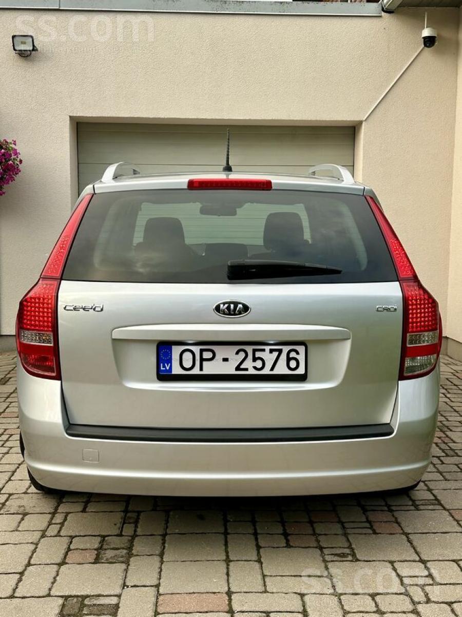 Grey Kia Ceed 2011 in Riga, with an engine capacity of 1.60 L and mileage of 251 thousand km for 3950 €, photo 8 on AUTOMOTO.COM.LV