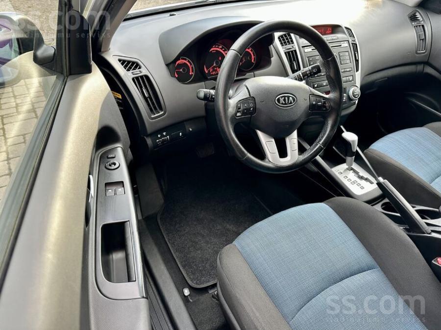 Grey Kia Ceed 2011 in Riga, with an engine capacity of 1.60 L and mileage of 251 thousand km for 3950 €, photo 9 on AUTOMOTO.COM.LV