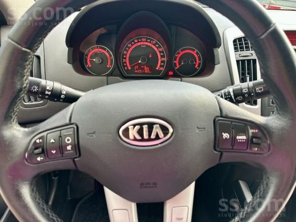 Grey Kia Ceed 2011 in Riga, with an engine capacity of 1.60 L and mileage of 251 thousand km for 3950 €, photo 9 on AUTOMOTO.COM.LV