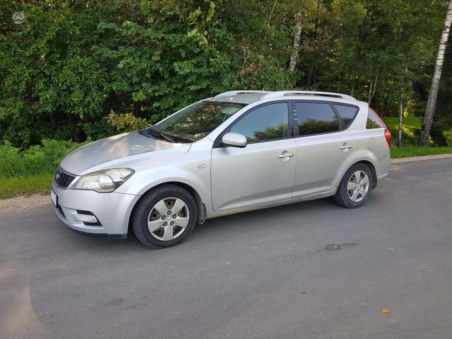 Pelēks Kia Ceed 2011 Viļņa, ar dzinēja tilpumu 1.60 L un nobraukumu 380 tūkst. km par 750 €, foto 1 vietnē AUTOMOTO.COM.LV
