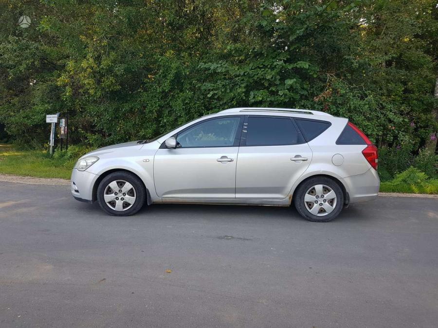 Pelēks Kia Ceed 2011 Viļņa, ar dzinēja tilpumu 1.60 L un nobraukumu 380 tūkst. km par 750 €, foto 3 vietnē AUTOMOTO.COM.LV