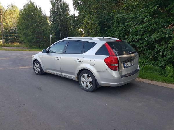 Grey Kia Ceed 2011 in Vilnius, with an engine capacity of 1.60 L and mileage of 380 thousand km for 750 €, photo 3 on AUTOMOTO.COM.LV
