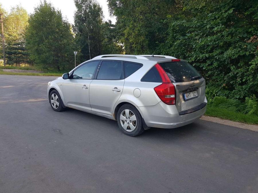 Pelēks Kia Ceed 2011 Viļņa, ar dzinēja tilpumu 1.60 L un nobraukumu 380 tūkst. km par 750 €, foto 4 vietnē AUTOMOTO.COM.LV