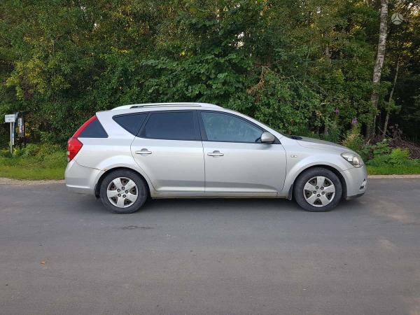 Grey Kia Ceed 2011 in Vilnius, with an engine capacity of 1.60 L and mileage of 380 thousand km for 750 €, photo 5 on AUTOMOTO.COM.LV