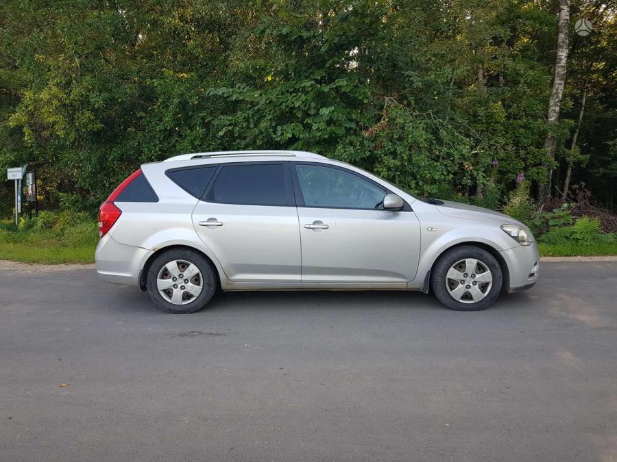 Pelēks Kia Ceed 2011 Viļņa, ar dzinēja tilpumu 1.60 L un nobraukumu 380 tūkst. km par 750 €, foto 6 vietnē AUTOMOTO.COM.LV