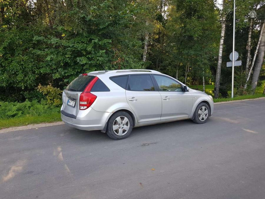 Pelēks Kia Ceed 2011 Viļņa, ar dzinēja tilpumu 1.60 L un nobraukumu 380 tūkst. km par 750 €, foto 7 vietnē AUTOMOTO.COM.LV