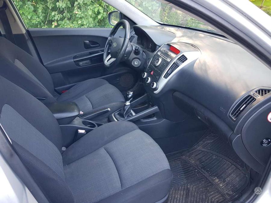 Pelēks Kia Ceed 2011 Viļņa, ar dzinēja tilpumu 1.60 L un nobraukumu 380 tūkst. km par 750 €, foto 9 vietnē AUTOMOTO.COM.LV