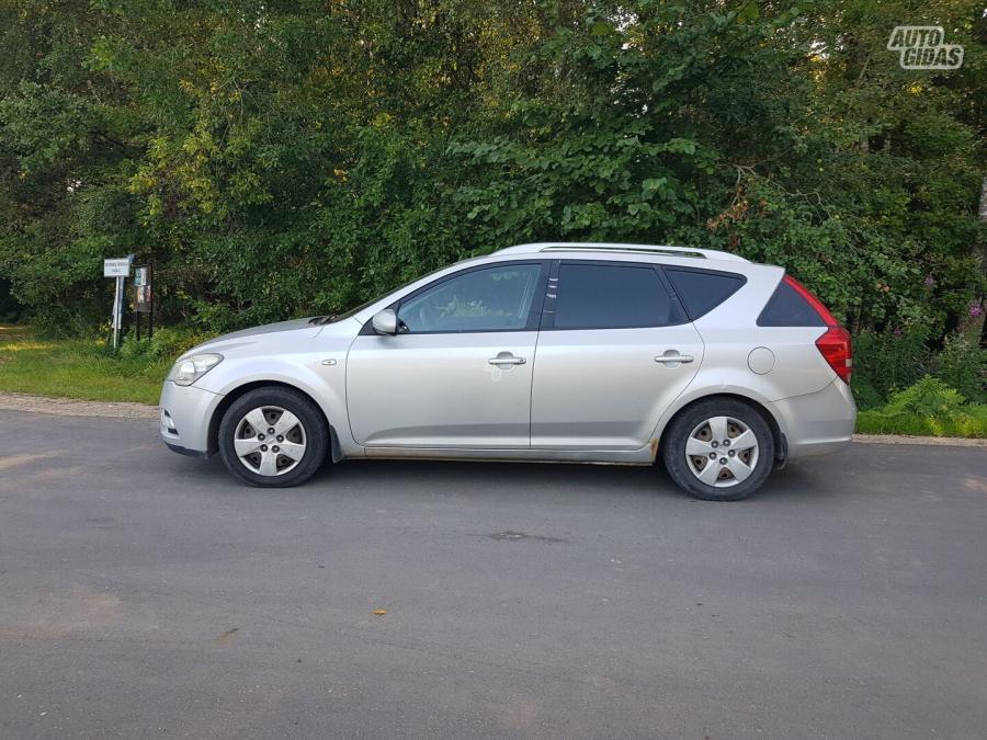 Pelēks Kia Ceed 2011 Viļņa, ar dzinēja tilpumu 1.60 L un nobraukumu 380 tūkst. km par 750 €, foto 3 vietnē AUTOMOTO.COM.LV