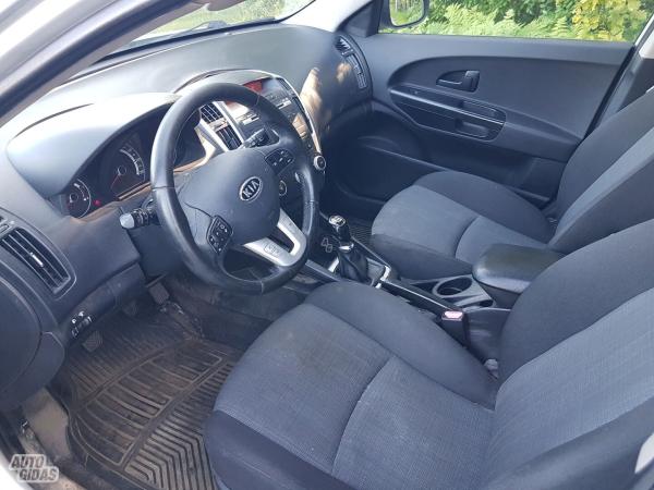 Grey Kia Ceed 2011 in Vilnius, with an engine capacity of 1.60 L and mileage of 380 thousand km for 750 €, photo 7 on AUTOMOTO.COM.LV