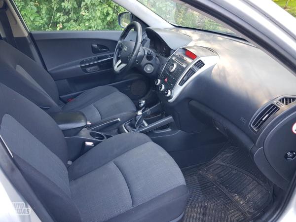 Grey Kia Ceed 2011 in Vilnius, with an engine capacity of 1.60 L and mileage of 380 thousand km for 750 €, photo 8 on AUTOMOTO.COM.LV