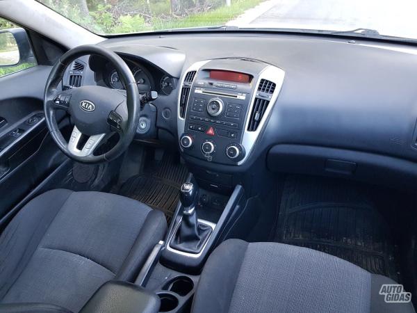 Grey Kia Ceed 2011 in Vilnius, with an engine capacity of 1.60 L and mileage of 380 thousand km for 750 €, photo 9 on AUTOMOTO.COM.LV