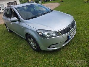 Grey Kia Ceed 2011 in Valmiera, with an engine capacity of 1.60 L and mileage of 358 thousand km for 800 €, photo  on AUTOMOTO.COM.LV
