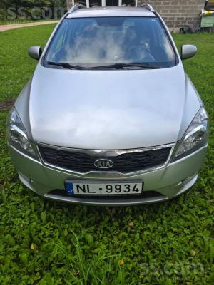 Grey Kia Ceed 2011 in Valmiera, with an engine capacity of 1.60 L and mileage of 358 thousand km for 800 €, photo 3 on AUTOMOTO.COM.LV