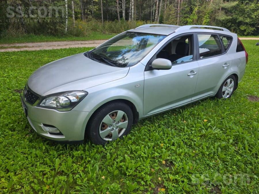Grey Kia Ceed 2011 in Valmiera, with an engine capacity of 1.60 L and mileage of 358 thousand km for 800 €, photo 7 on AUTOMOTO.COM.LV