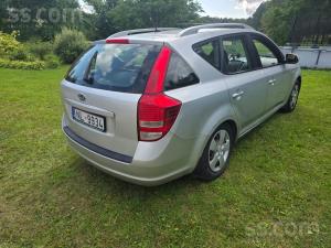 Grey Kia Ceed 2011 in Valmiera, with an engine capacity of 1.60 L and mileage of 358 thousand km for 800 €, photo 8 on AUTOMOTO.COM.LV